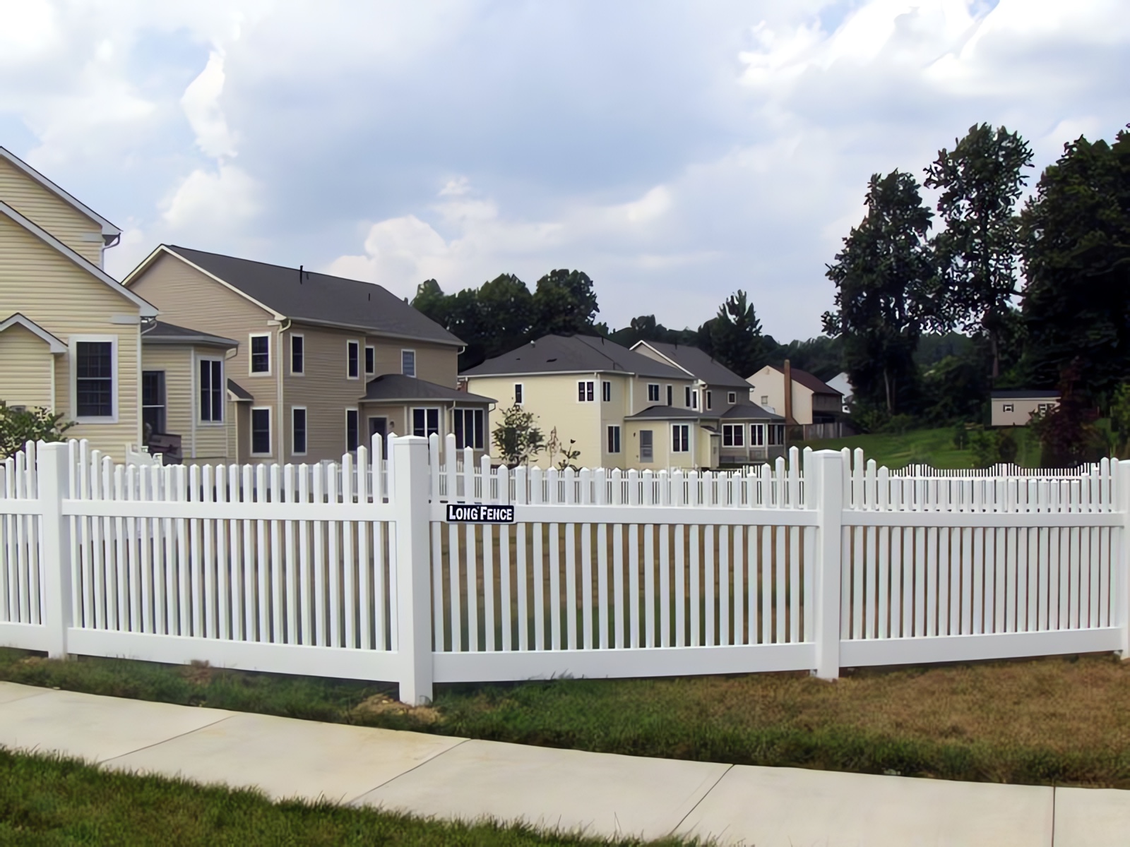 Residential Vinyl Fence Design & Installation | Long Fence