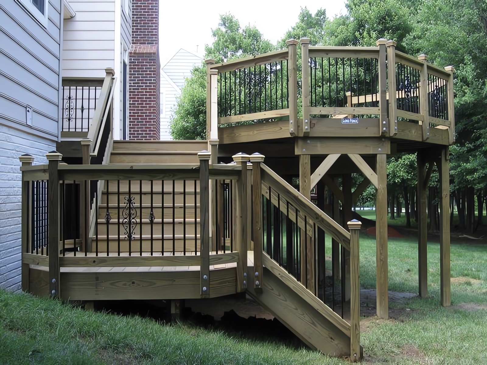 Wood Deck Contractor | Wood Deck Design & Installation | Long Fence